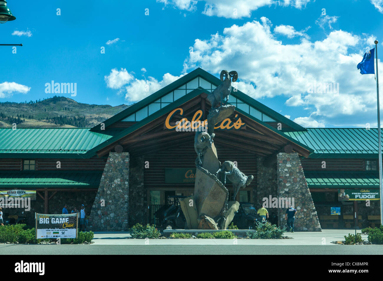 Cabelas store hi-res stock photography and images - Alamy