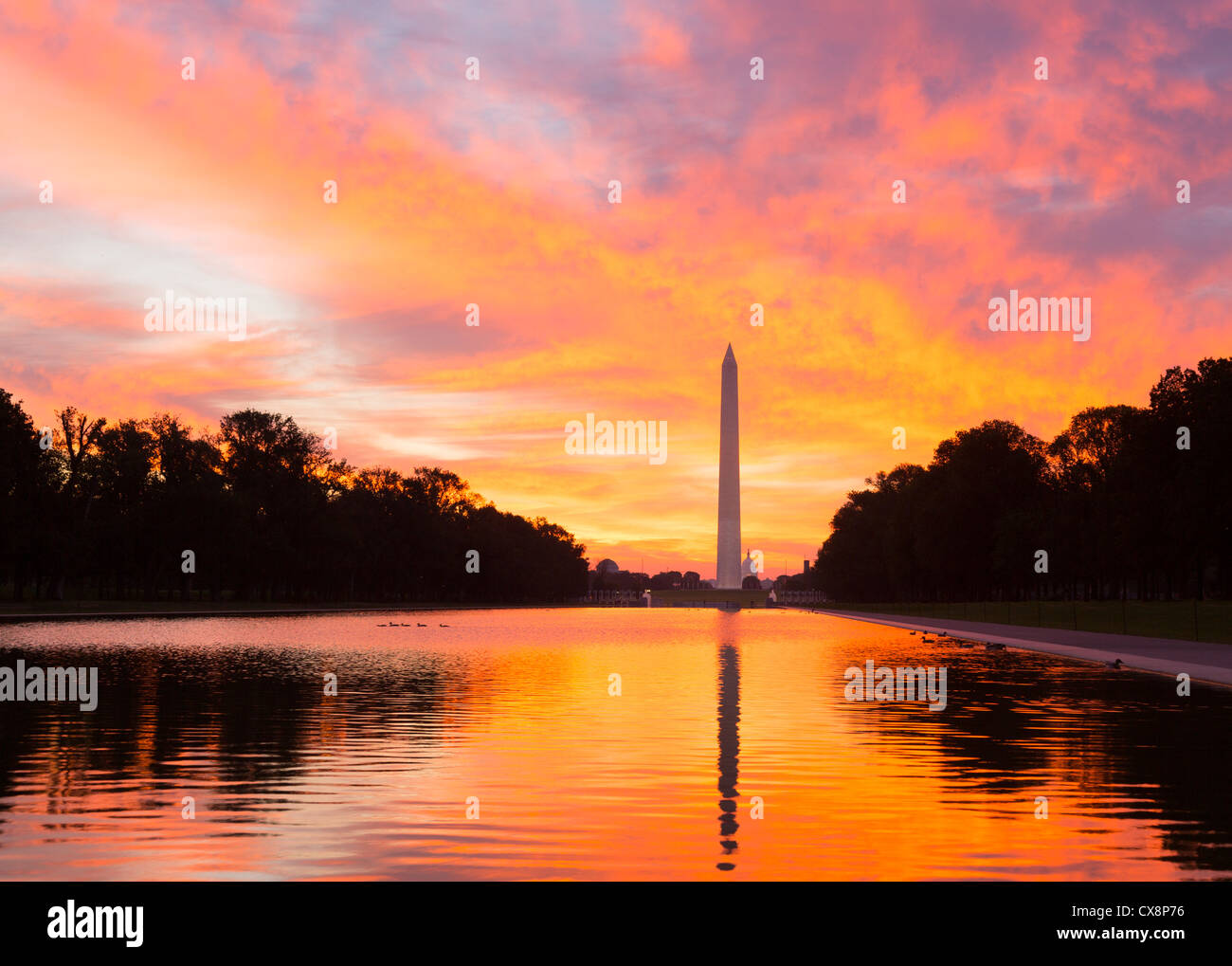 New reflecting pool hi-res stock photography and images - Alamy