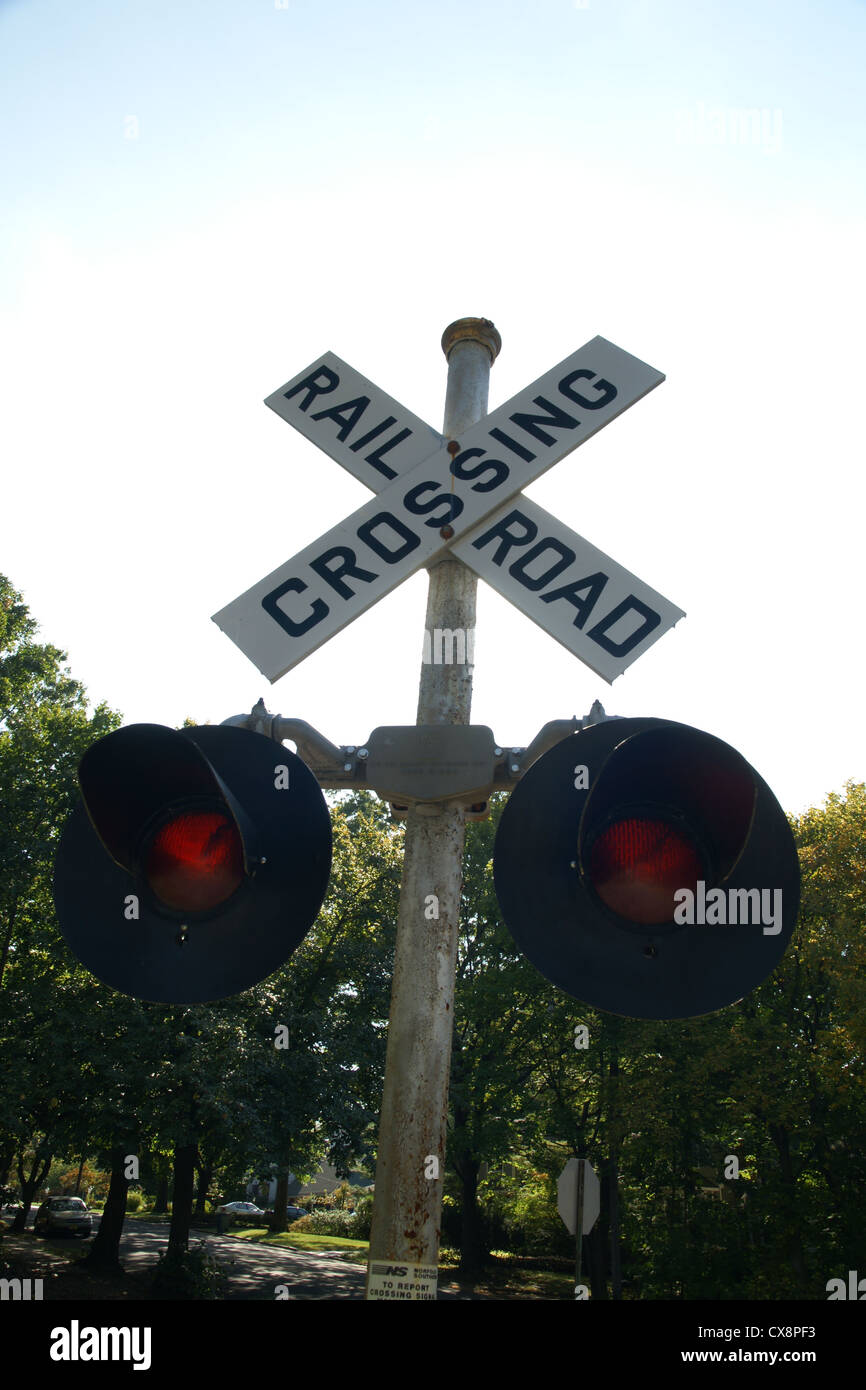 Railroad crossing signal usa hi-res stock photography and images - Alamy
