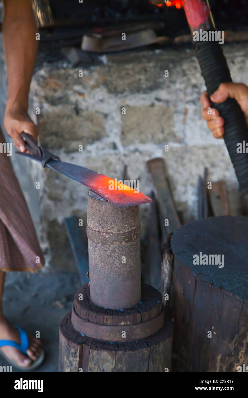 A BLACKSMITH makes a plow - HSIPAW, MYANMAR Stock Photo - Alamy