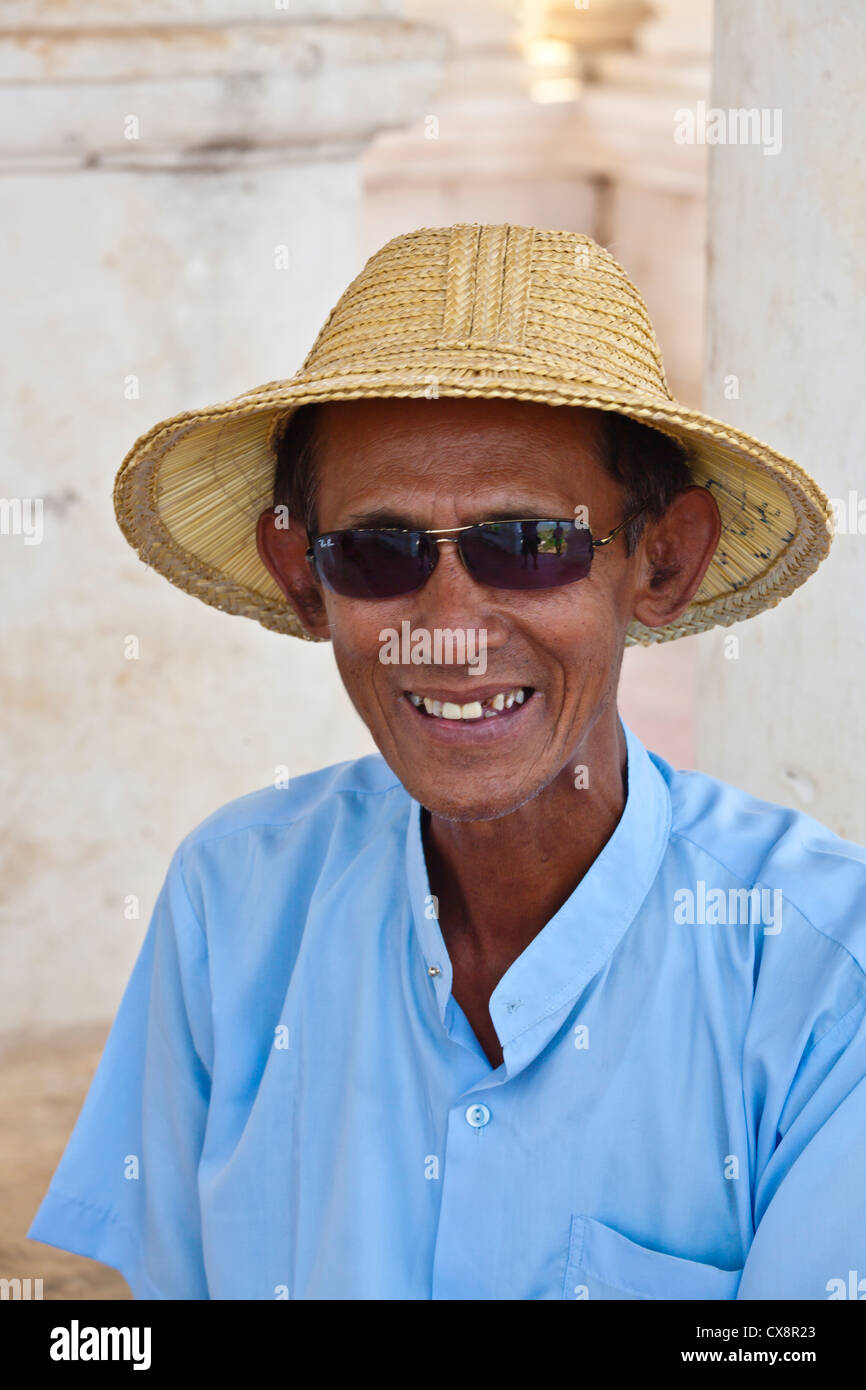 Burmese man hi-res stock photography and images - Alamy