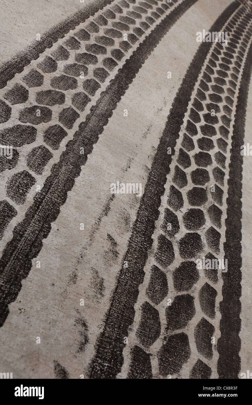 Tire tracks hi-res stock photography and images - Alamy