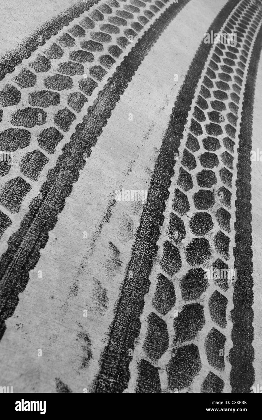 Tire tracks hi-res stock photography and images - Alamy