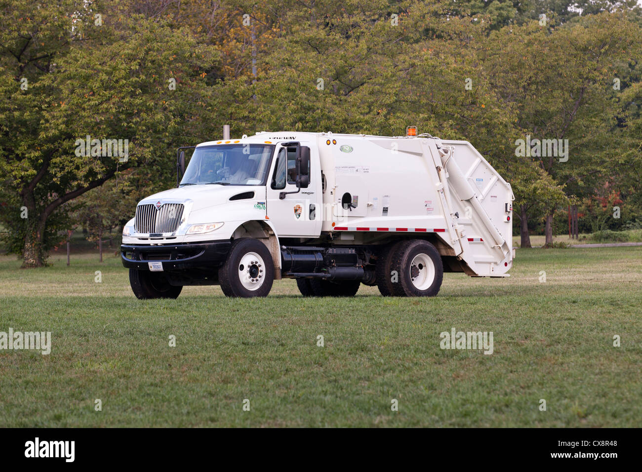Refuse collection lorry hi-res stock photography and images - Alamy