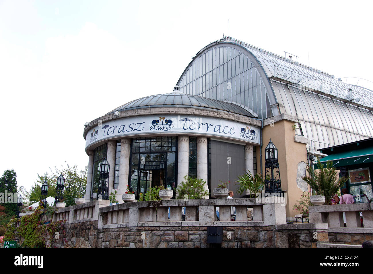 Budapest zoo hi-res stock photography and images - Alamy