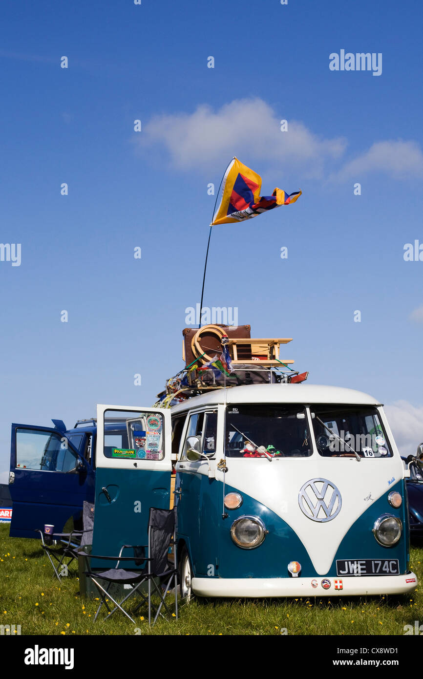 Front view of a split screen VW Camper Bus Stock Photo - Alamy