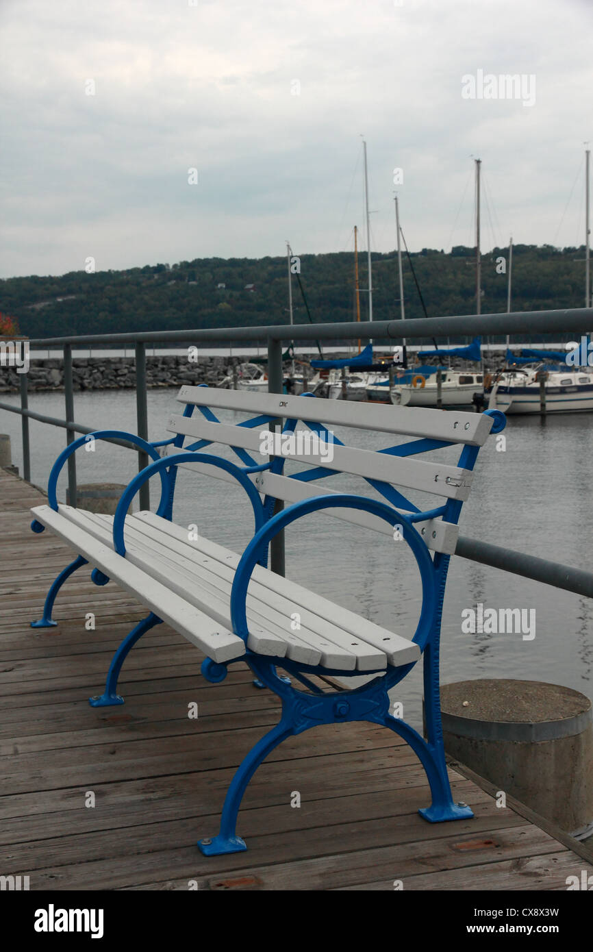 Bench on a dock hi-res stock photography and images - Alamy