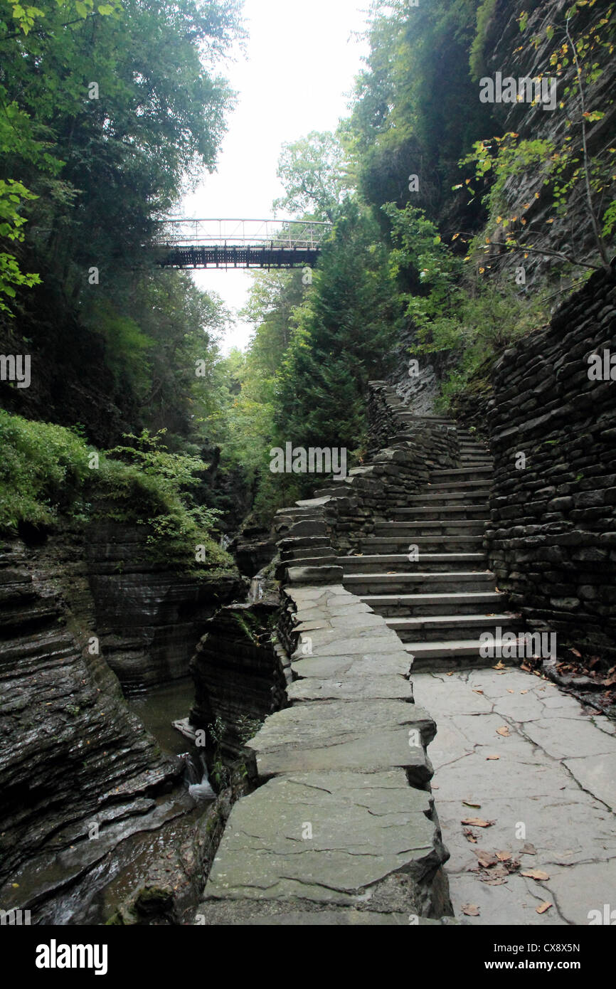 Footbridge stone hi-res stock photography and images - Alamy