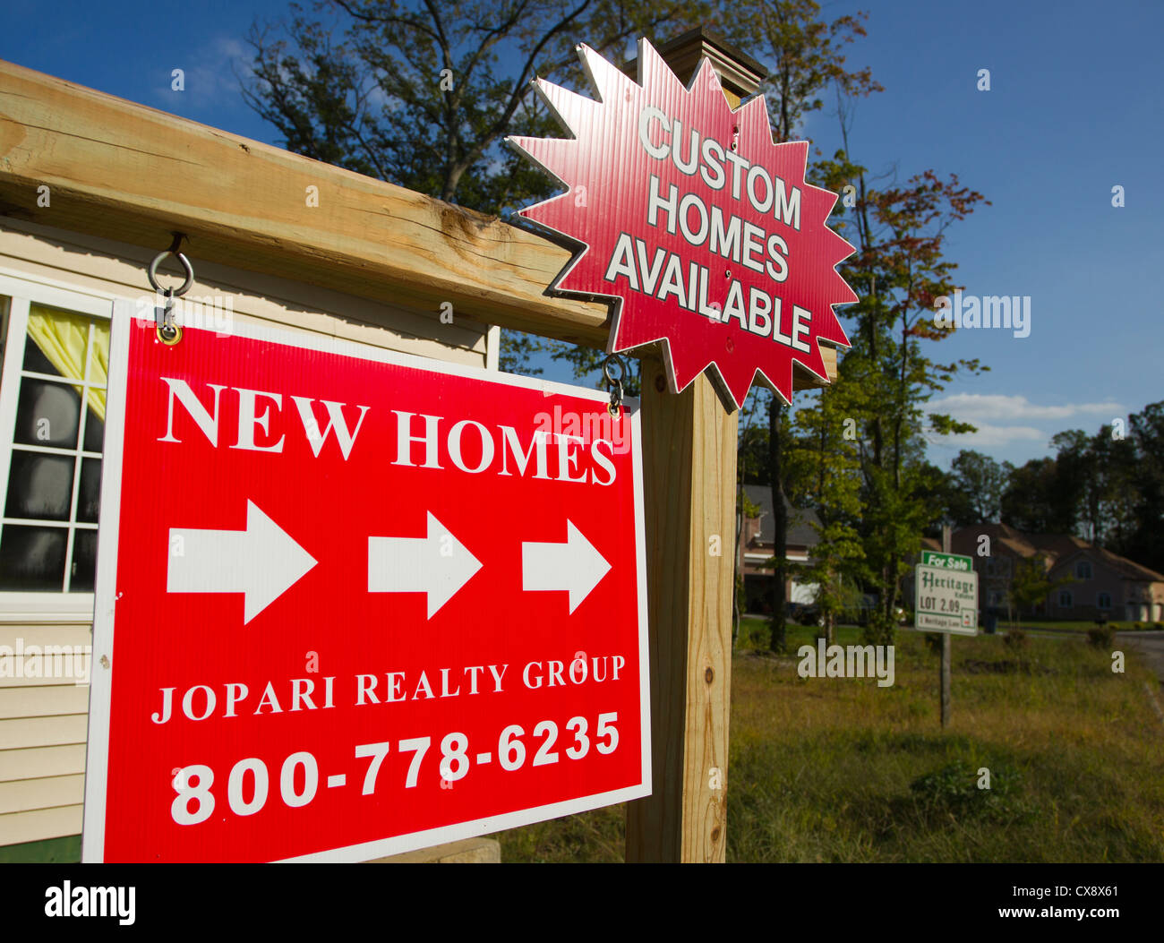 Custom homes sign at a building site Stock Photo - Alamy