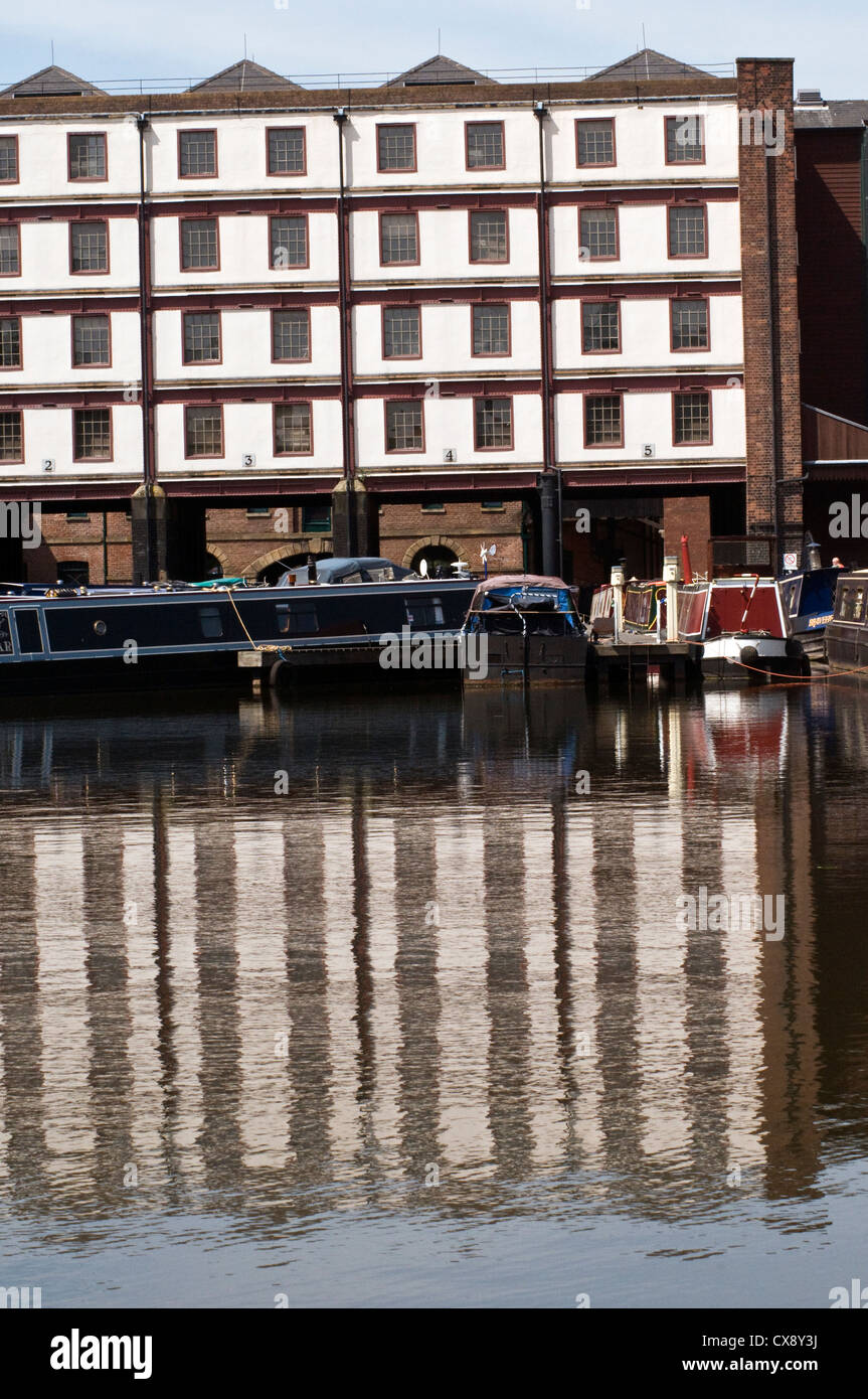 Rotherham canal hi-res stock photography and images - Alamy