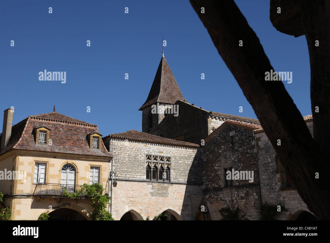 Monpazier market square hi-res stock photography and images - Alamy