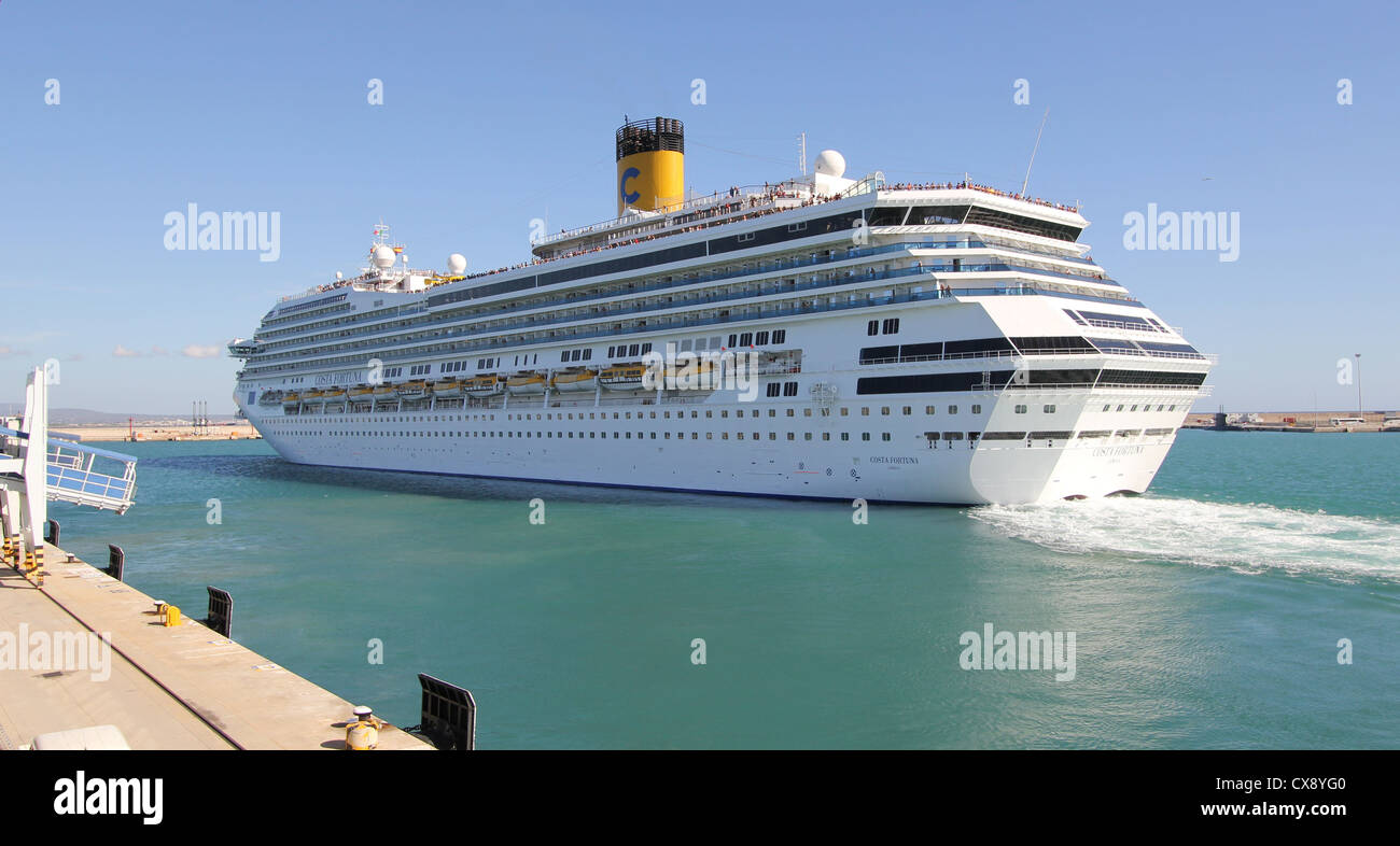Costa Cruise Lines Cruise Ship "Costa Fortuna" departing the Port of ...
