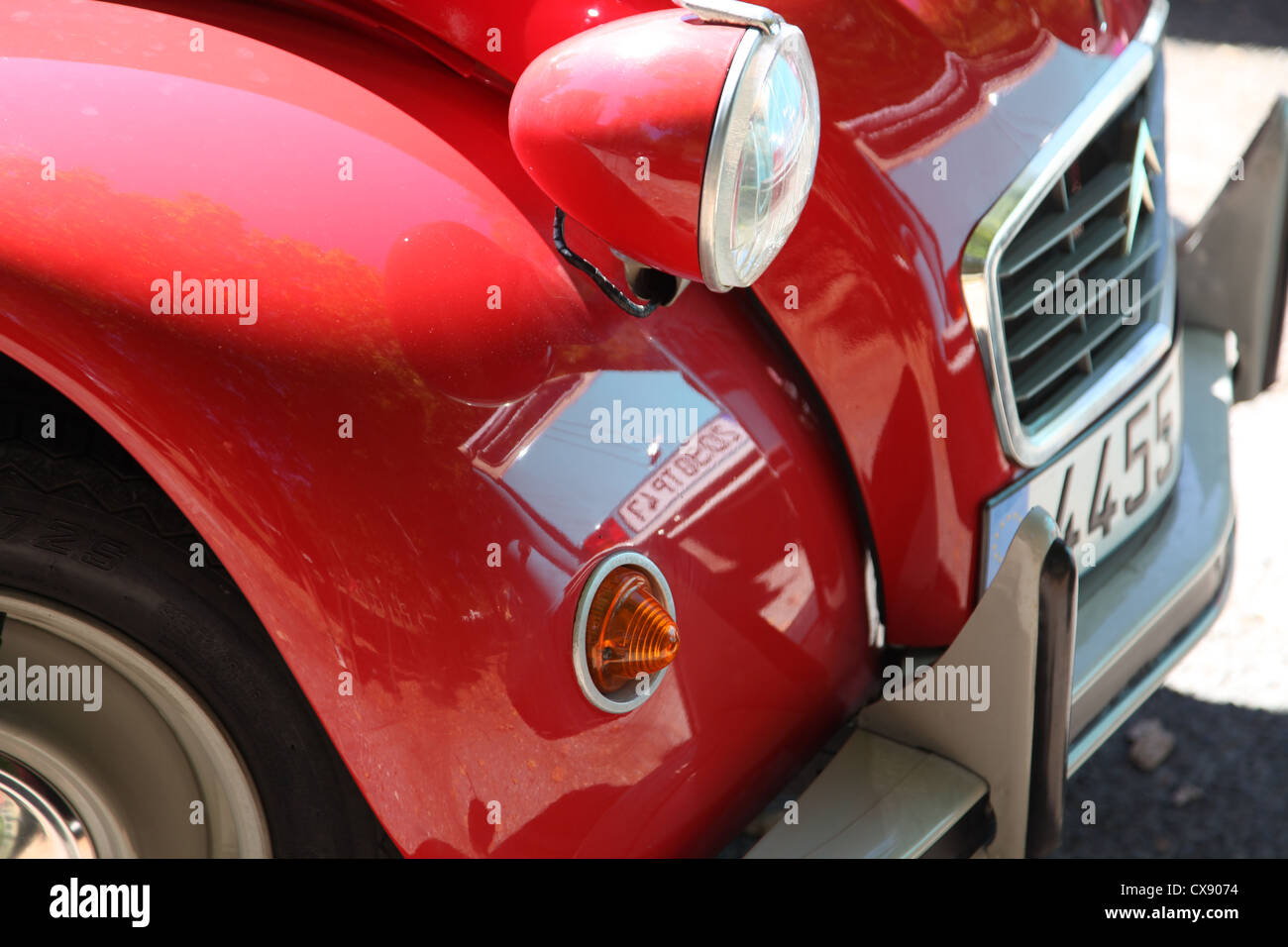 Voiture 2cv hi-res stock photography and images - Alamy