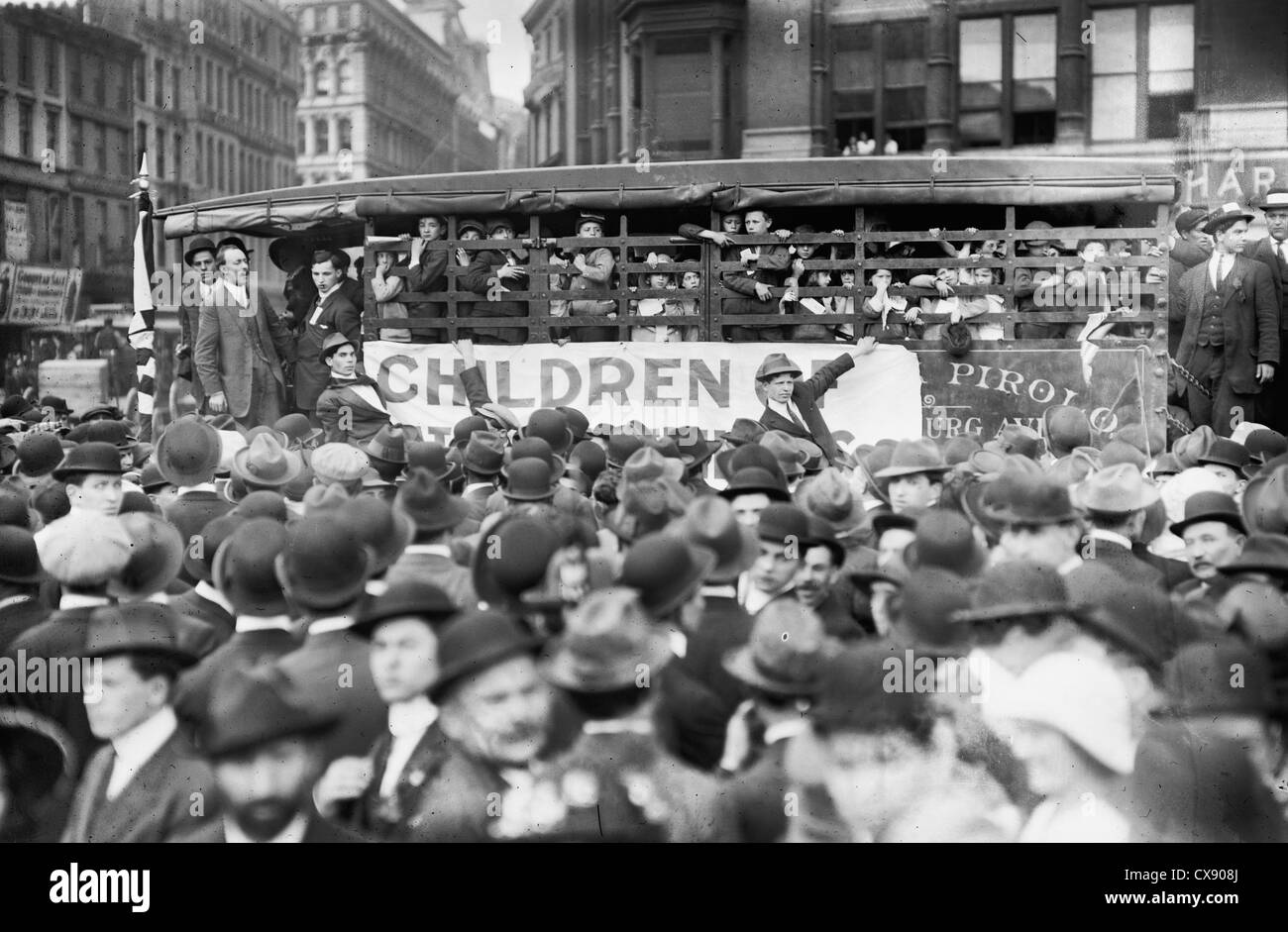 May 1913 hi-res stock photography and images - Alamy