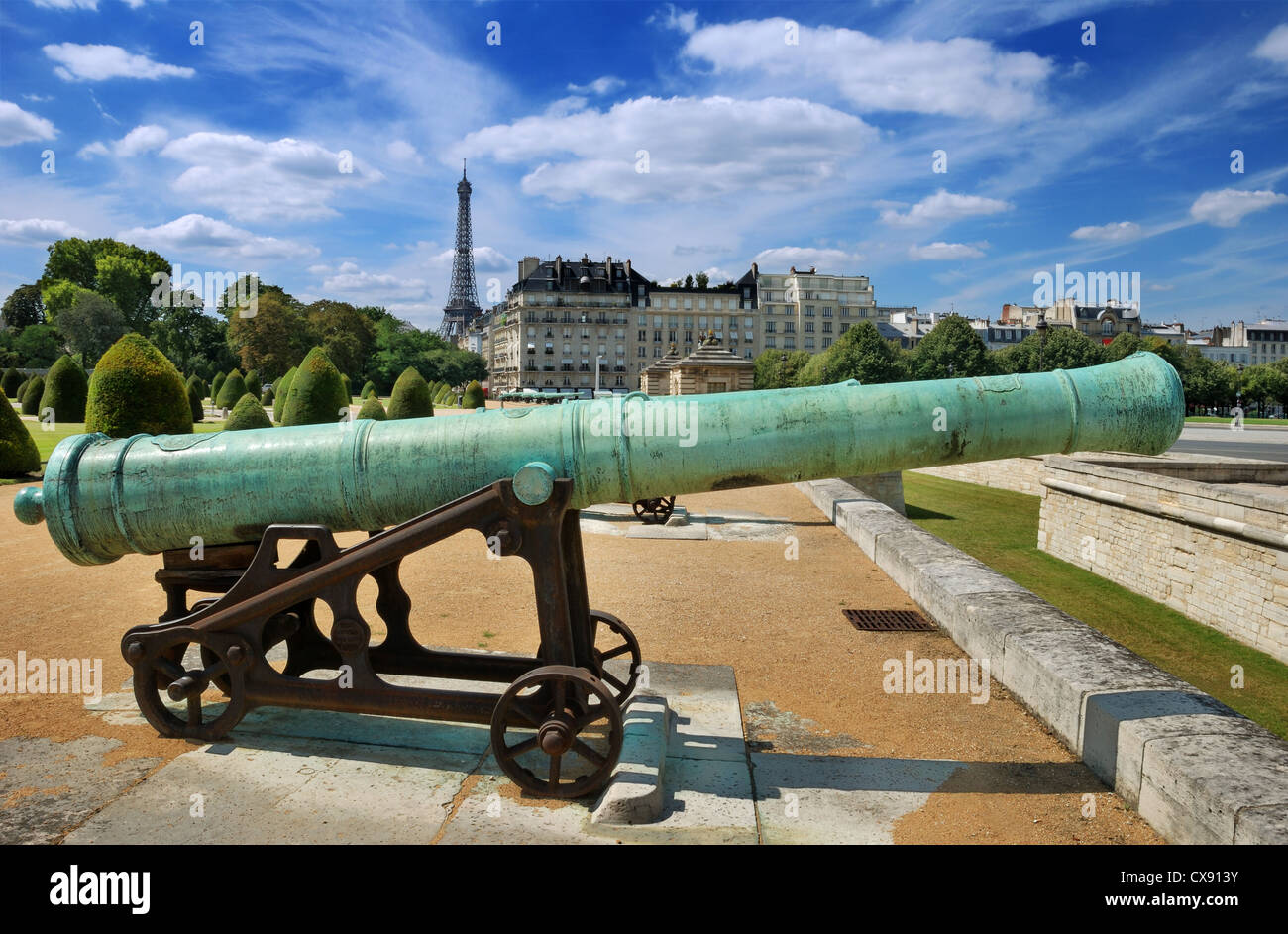 Paris invalides cannon artillery hi-res stock photography and images ...