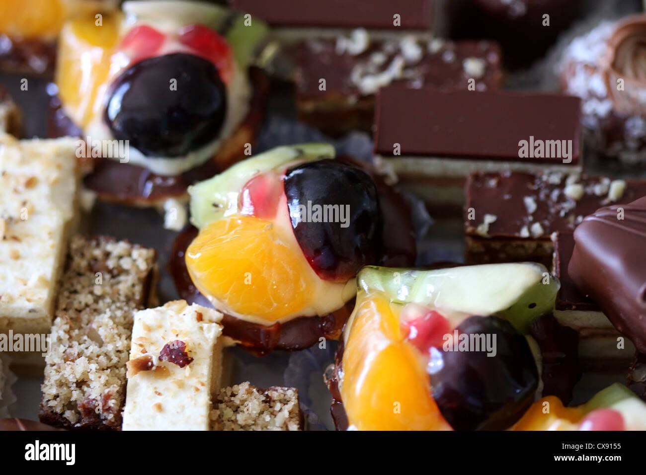 Eating cakes hi-res stock photography and images - Alamy