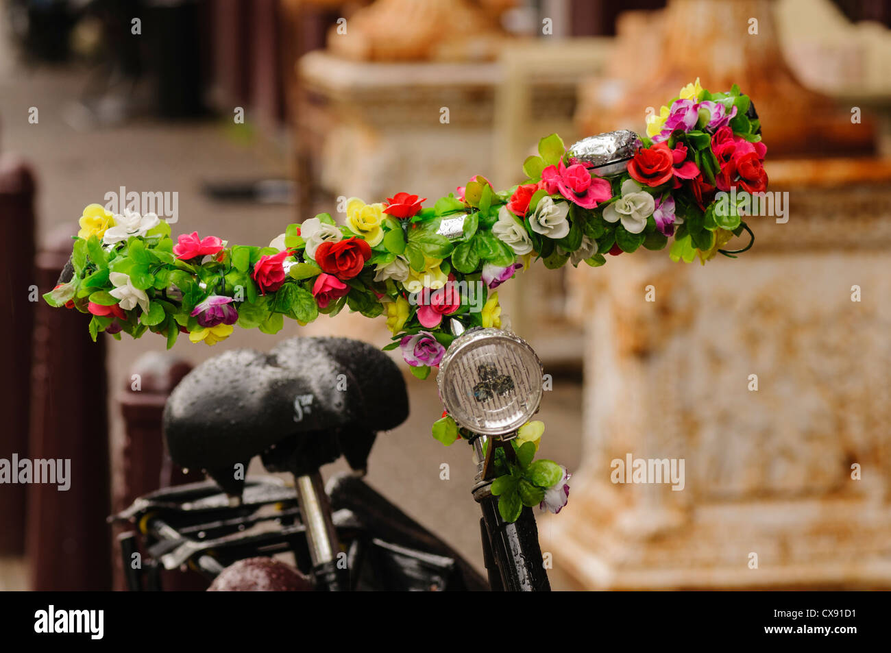 Cycle bike flower display hi-res stock photography and images - Alamy