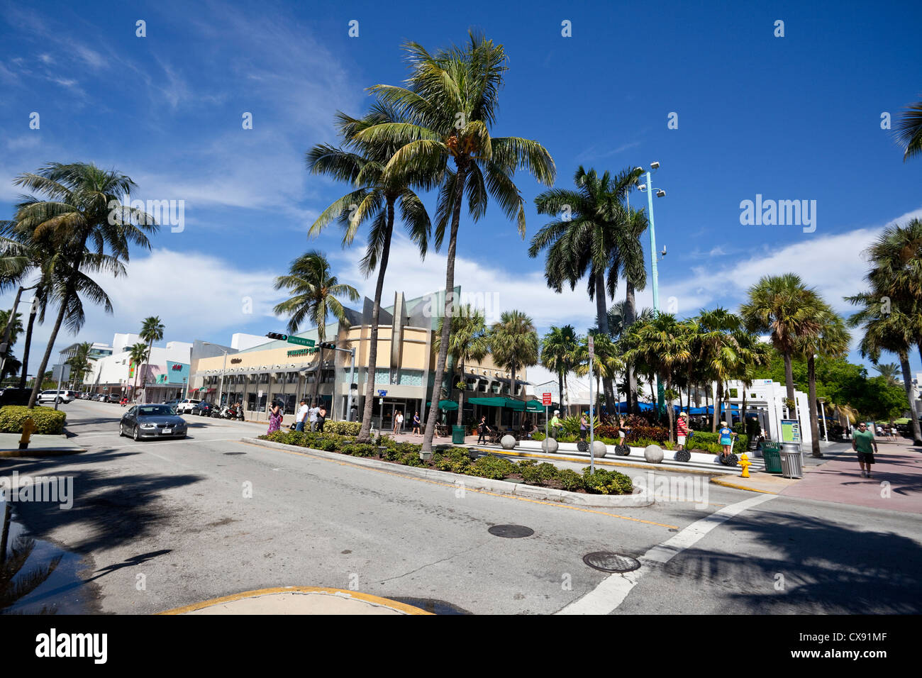 Street scene on Lincoln Road, South Beach, Miami Beach, Florida, USA ...