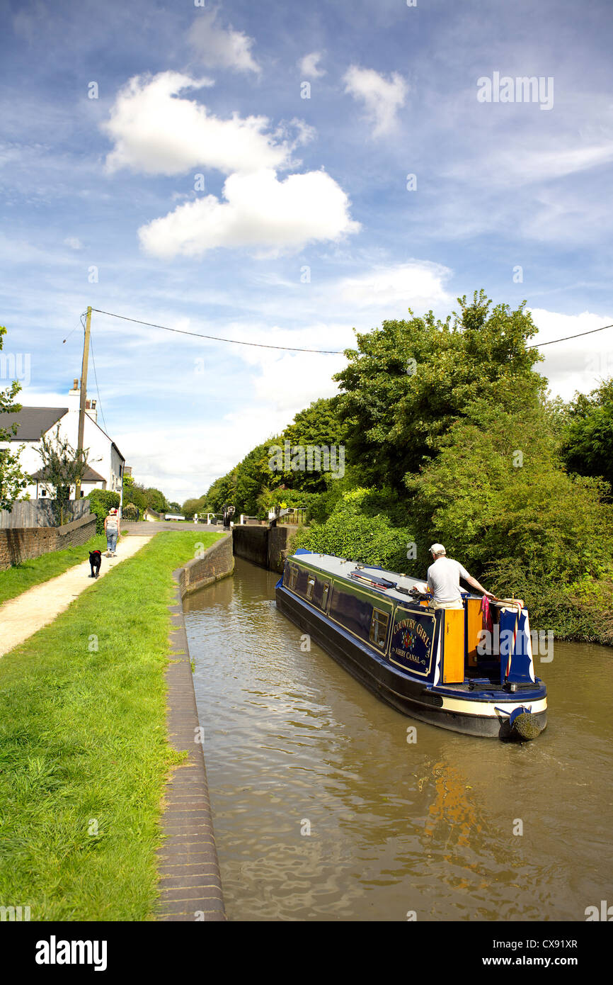 Colourful narrowboat using Glascote Locks on the Coventry Canal ...