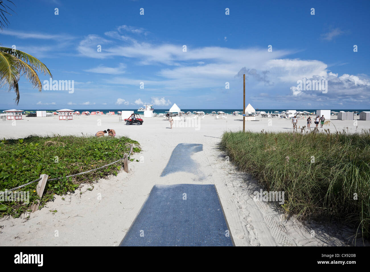 Beach path hi-res stock photography and images - Alamy