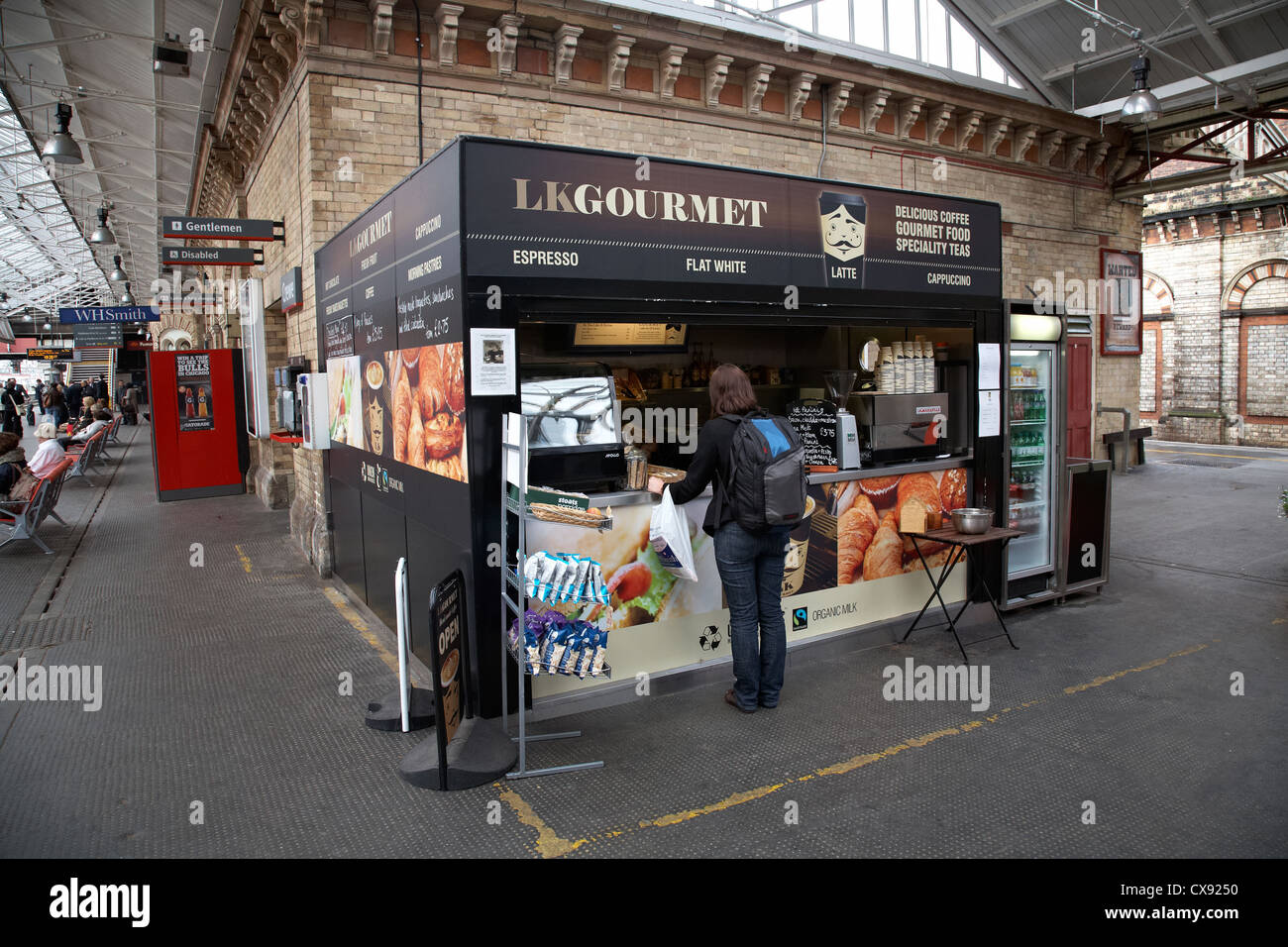 Crewe train station hi-res stock photography and images - Alamy