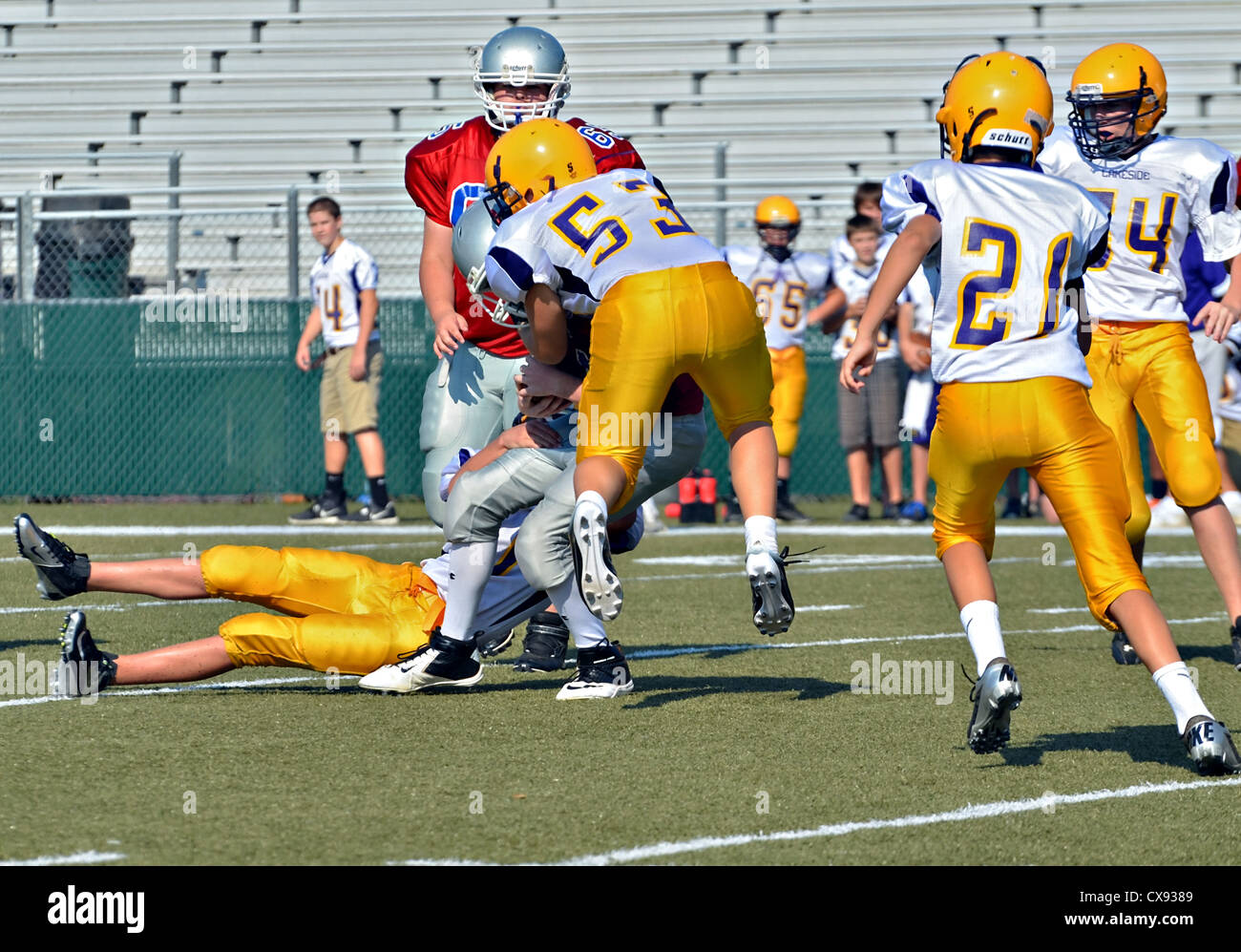 Football tackle hi-res stock photography and images - Alamy
