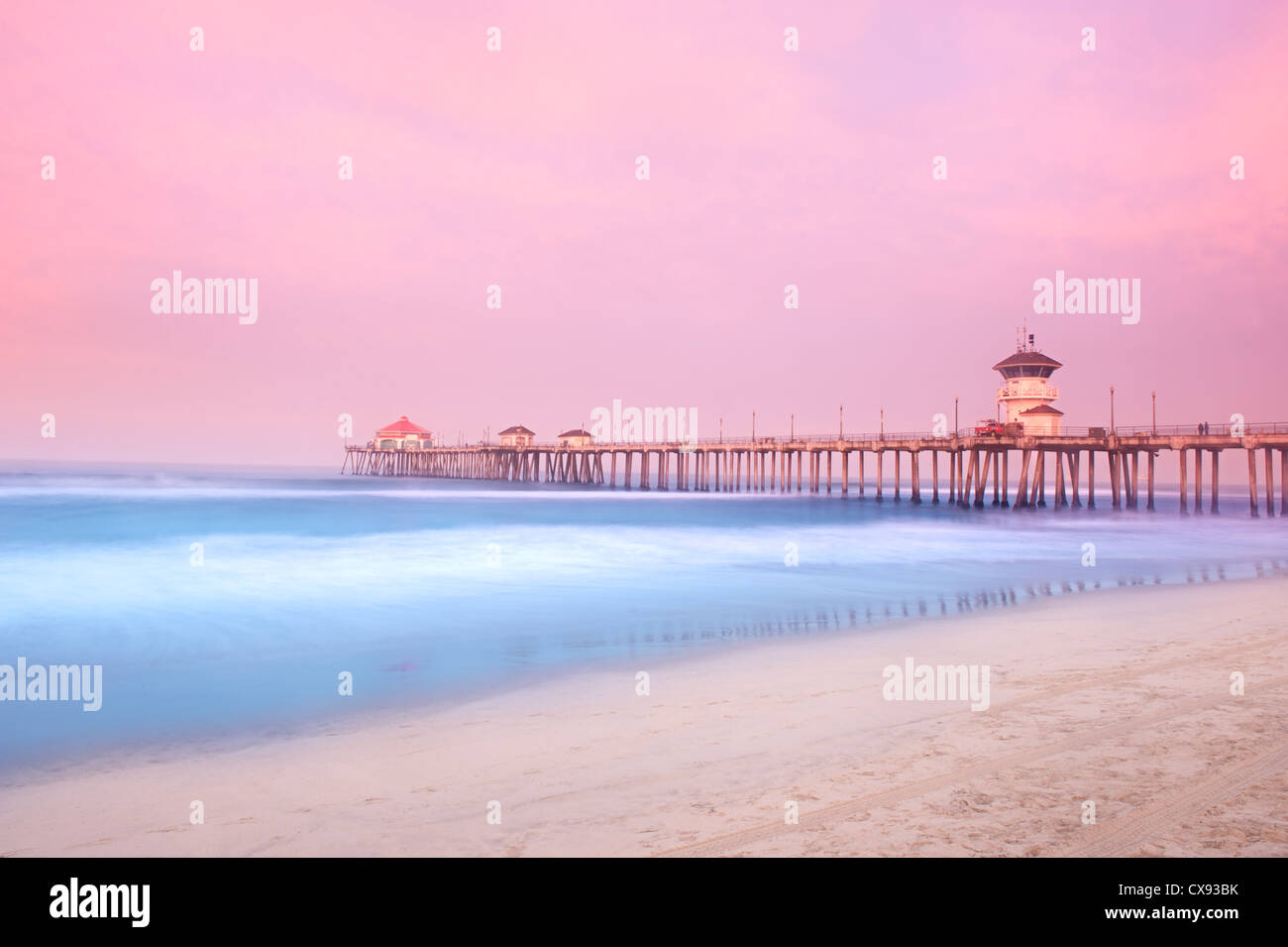Pink sky and water hi-res stock photography and images - Alamy