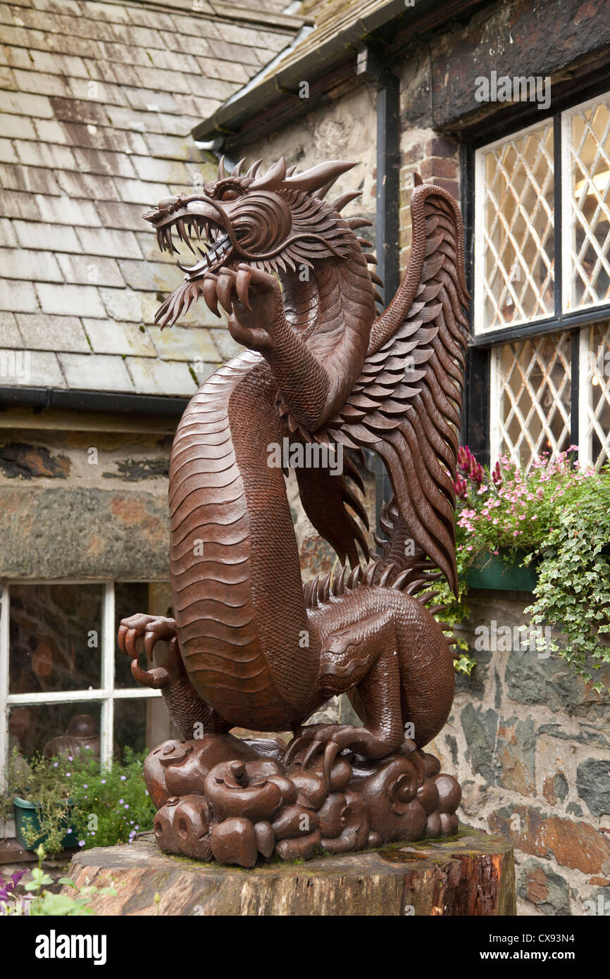 Welsh dragon statue, Beddgelert village, Wales, UK Stock Photo - Alamy