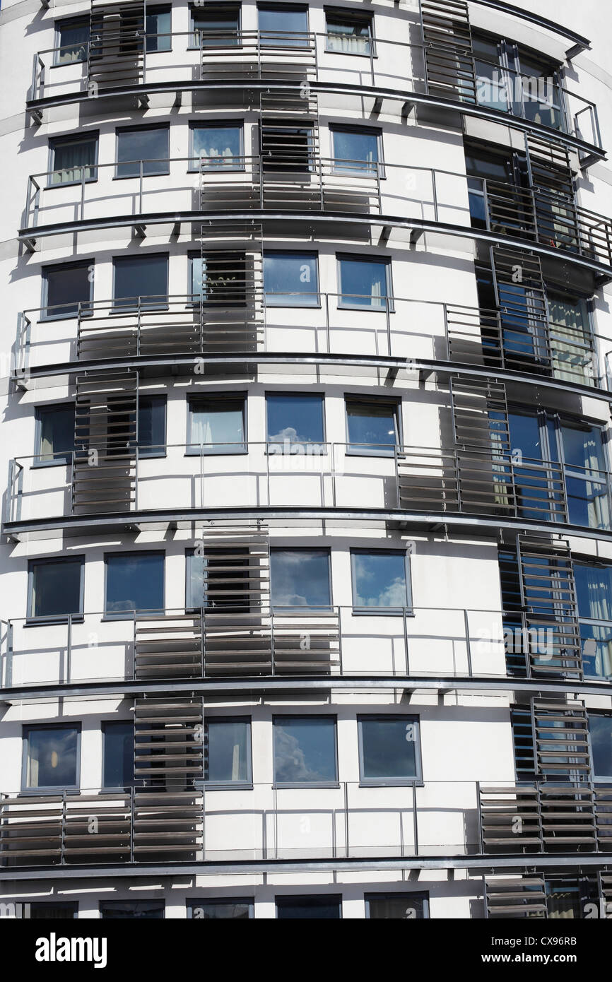 Windows modern flats hi-res stock photography and images - Alamy