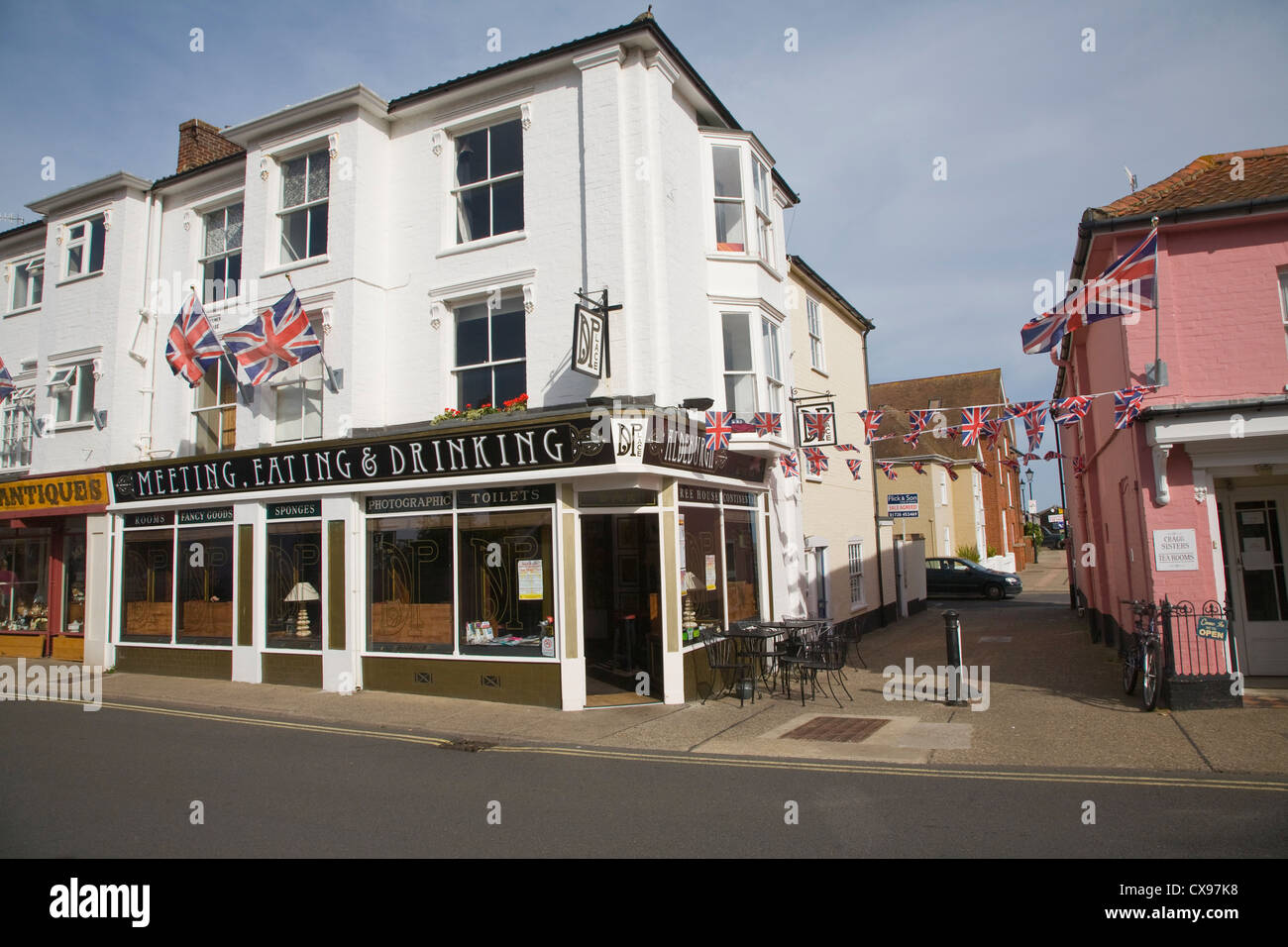 English pub with union jack flags hi-res stock photography and images ...