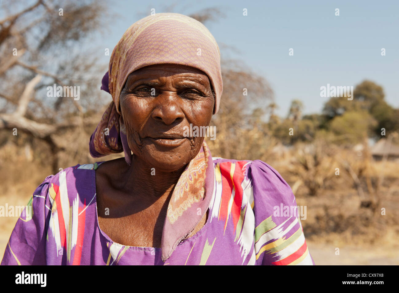 African woman in traditional dress hi-res stock photography and images ...