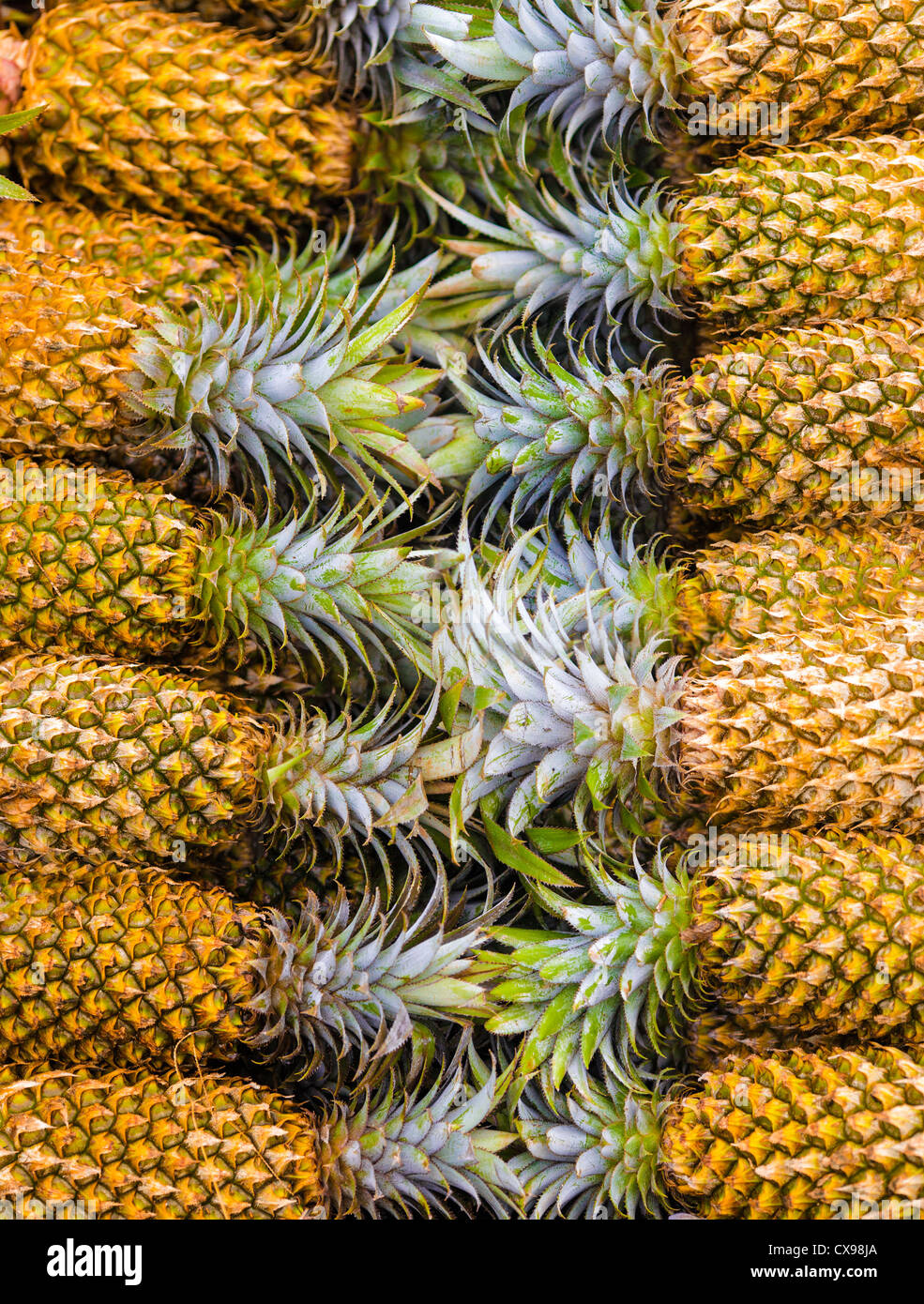 Yellow fruit pile hi-res stock photography and images - Alamy