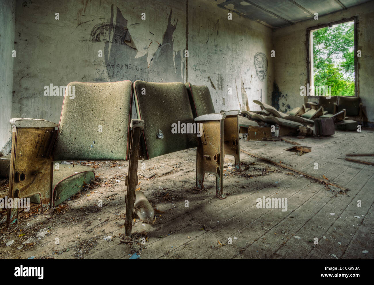Run down house interior hi-res stock photography and images - Alamy