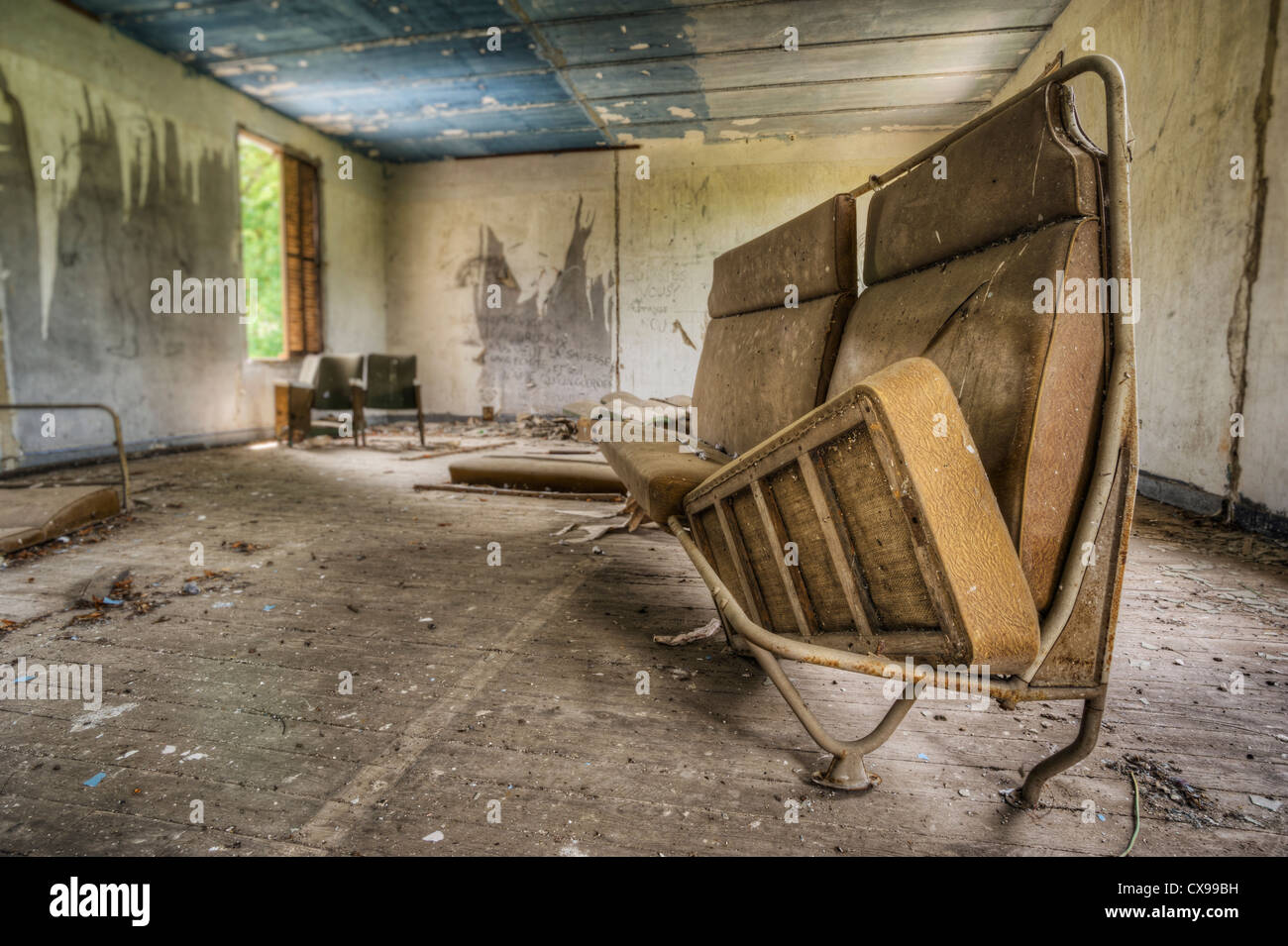 Run down house interior hi-res stock photography and images - Alamy