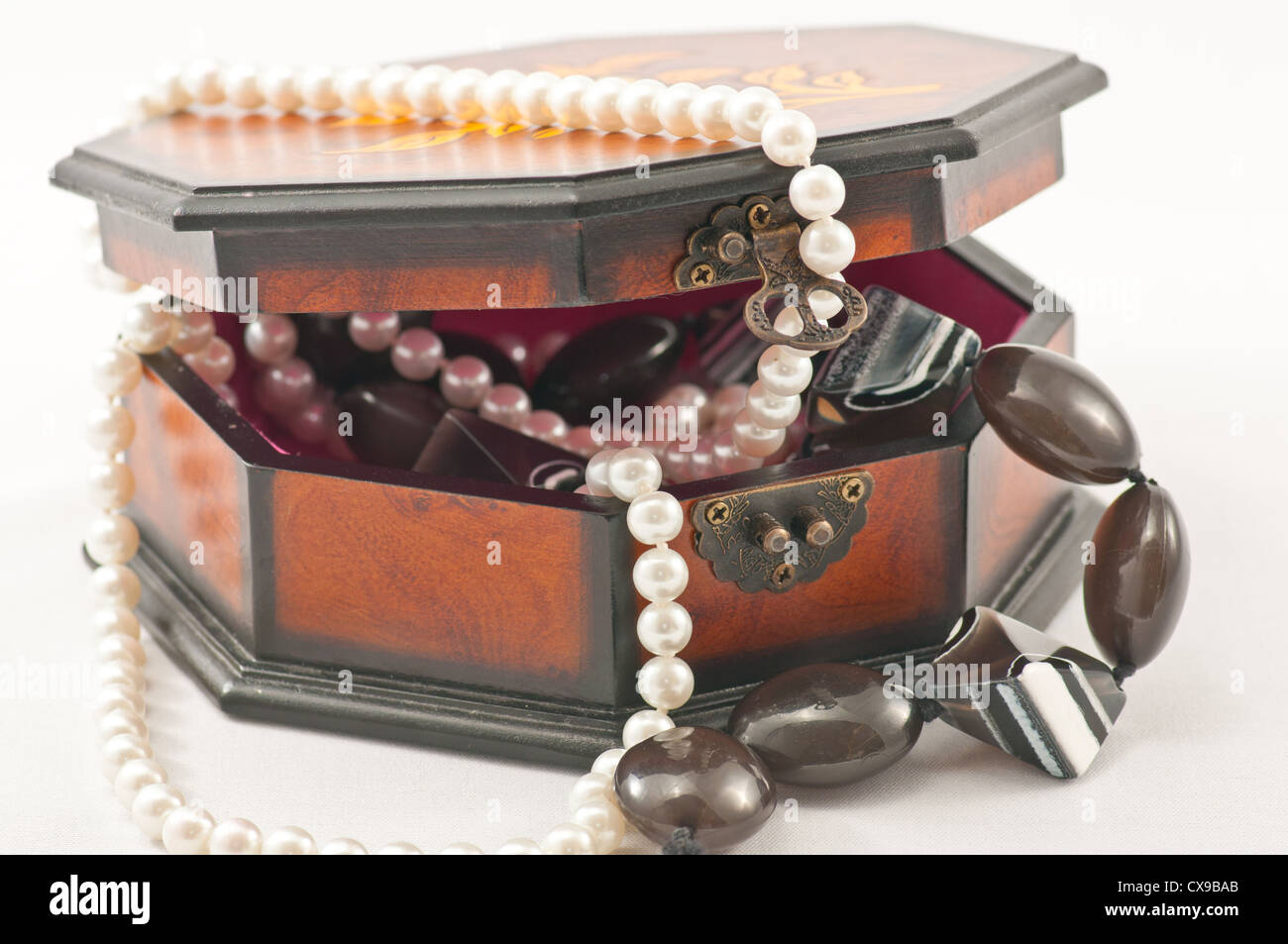 Box treasure chest jewels hi-res stock photography and images - Alamy