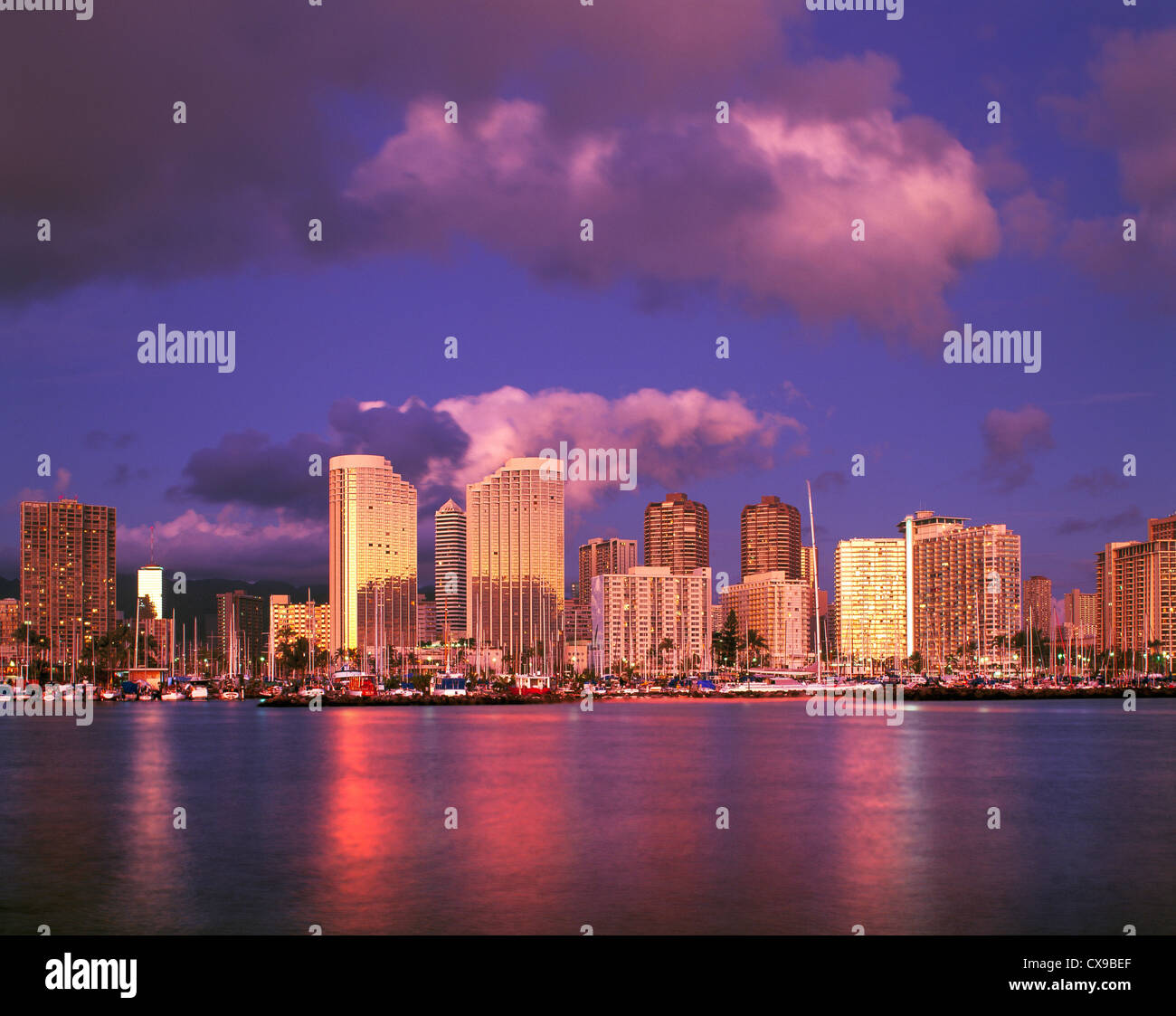 Downtown honolulu at dusk hi-res stock photography and images - Alamy