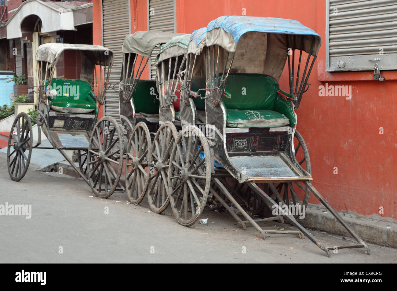 The hand pulled rickshaws of Kolkata, West Bengal, India Stock Photo ...