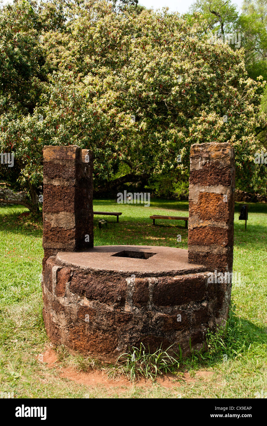 Well bricks hi-res stock photography and images - Alamy
