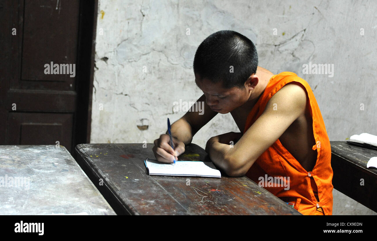 Student monk studying English in Laos temple Stock Photo - Alamy
