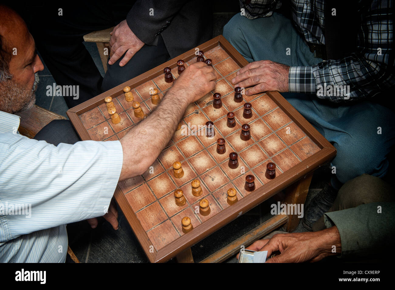 Men playing Turkish draughts, Urfa, Eastern Turkey Stock Photo - Alamy