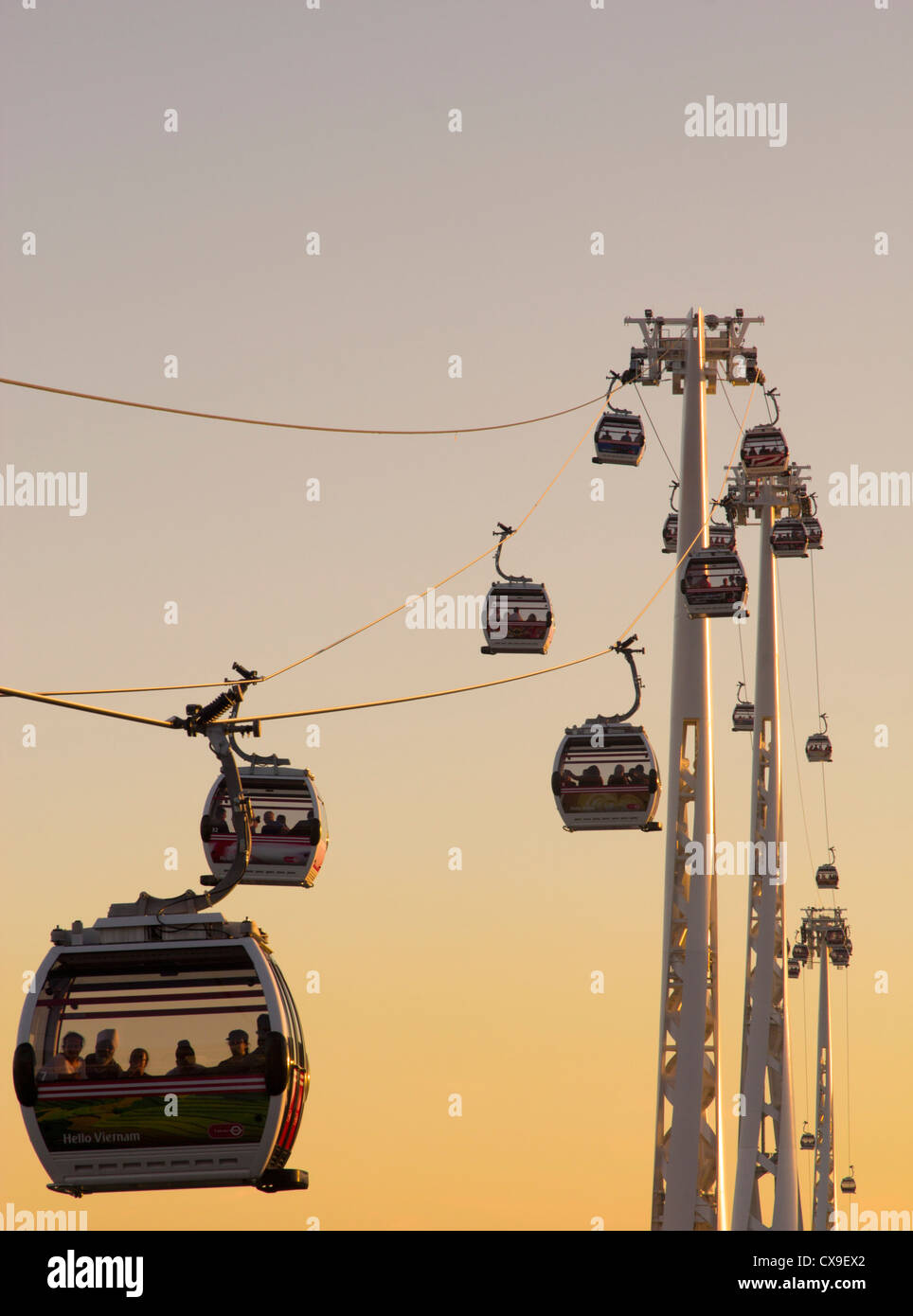 Emirates london cable car hi-res stock photography and images - Alamy