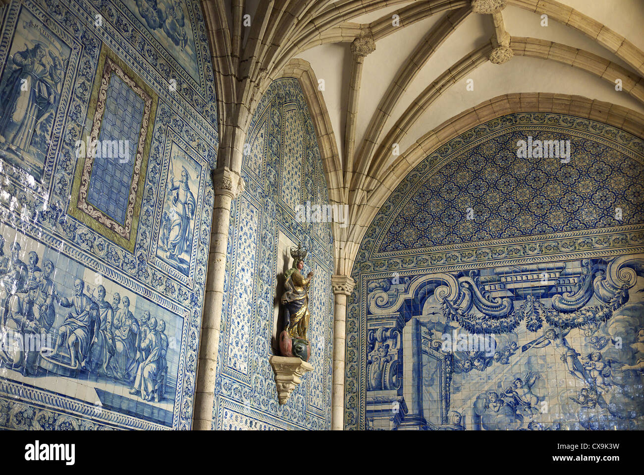 Portugal tiles hi-res stock photography and images - Alamy