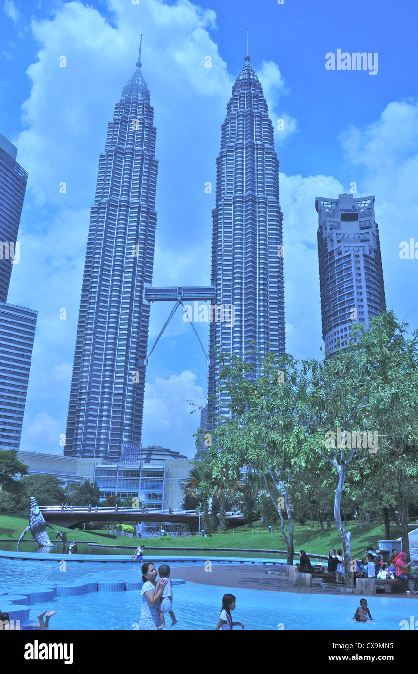 Petronas towers Kuala Lumpur Malaysia Stock Photo - Alamy