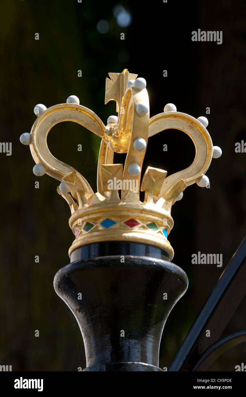 Gold gilded crown hi-res stock photography and images - Alamy