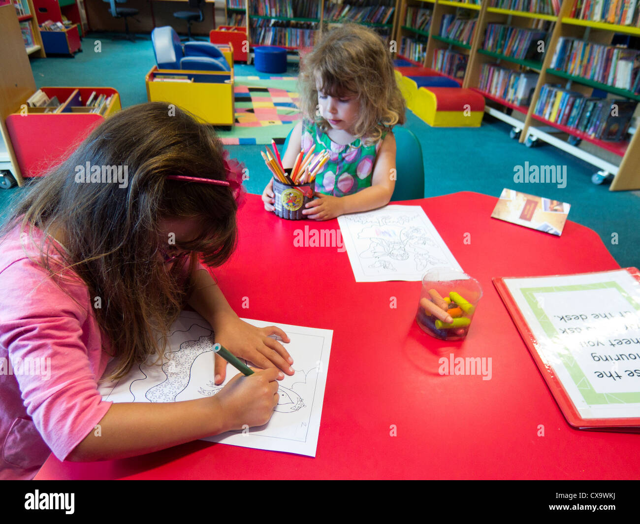 Children in a public library Stock Photo - Alamy