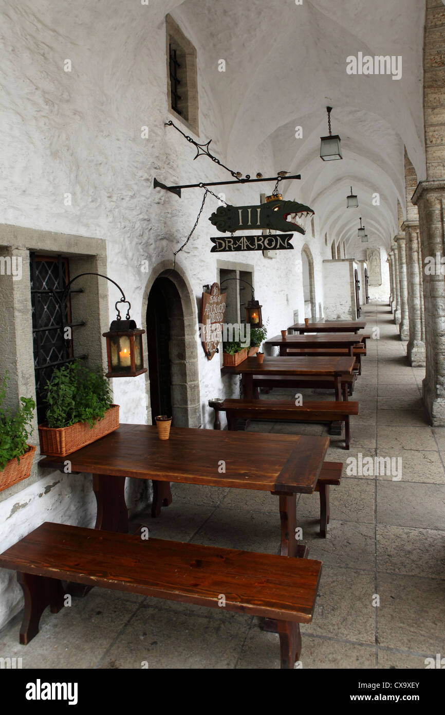 Medieval style pub hi-res stock photography and images - Alamy