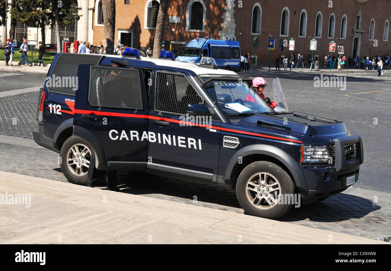 Carabinieri police in rome italy hi-res stock photography and images ...