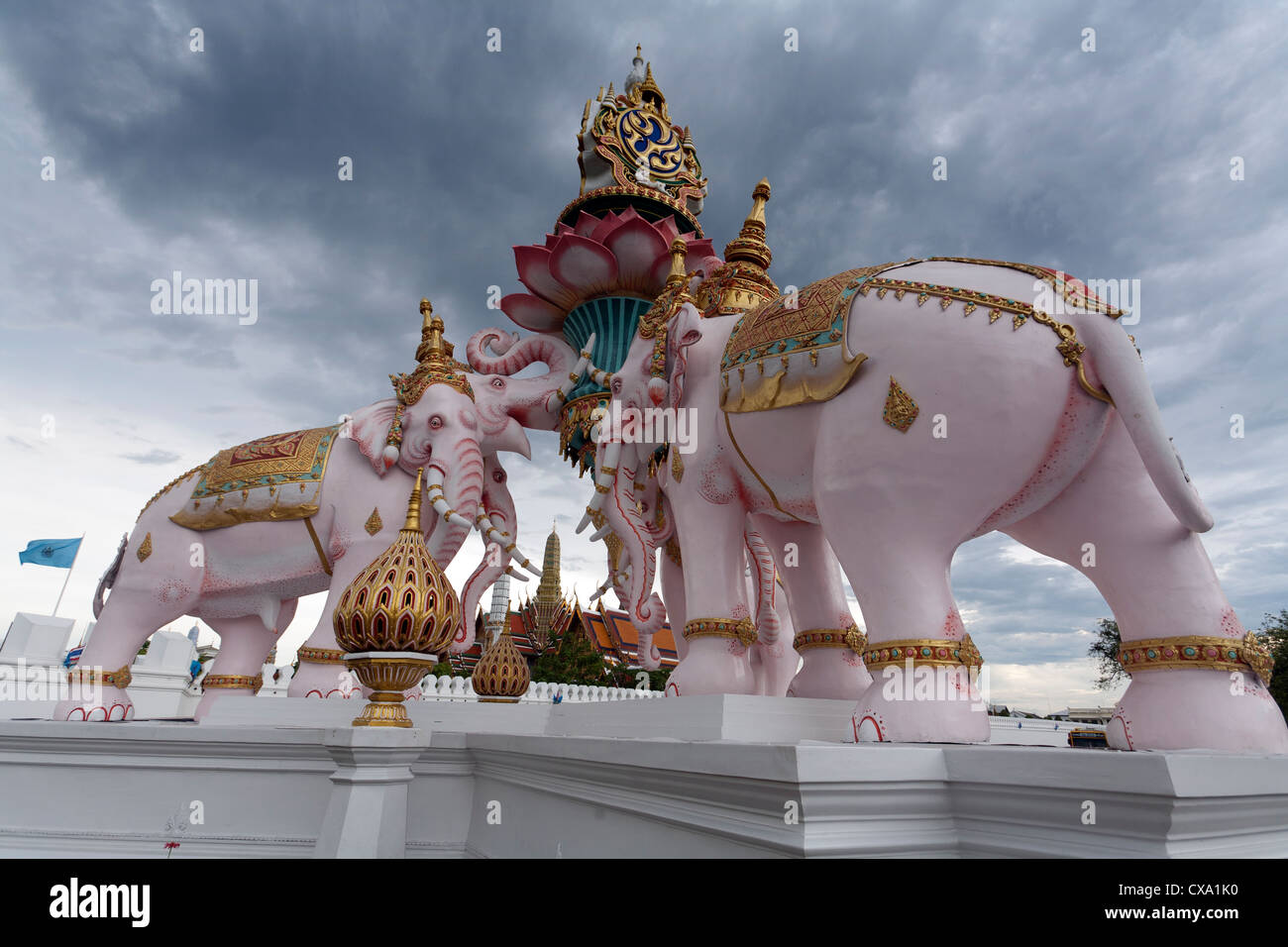Three Elephants statue Bangkok Thailand Stock Photo - Alamy