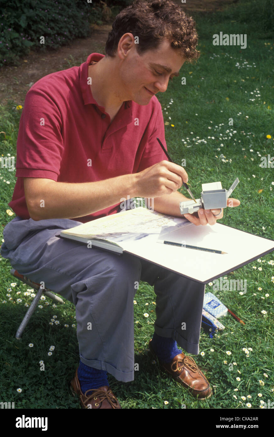 man sketching outdoors Stock Photo - Alamy