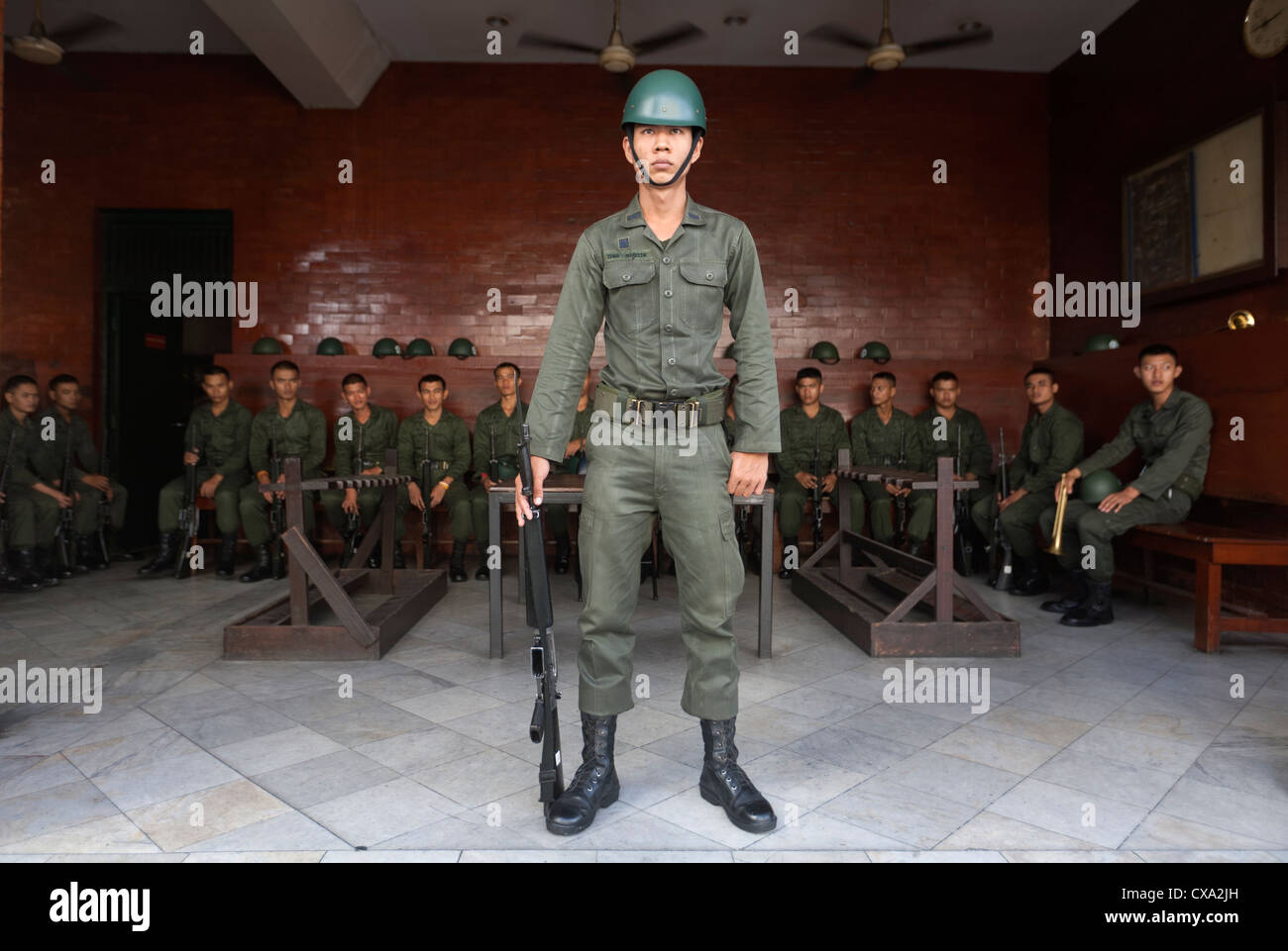 Army sentry hi-res stock photography and images - Alamy